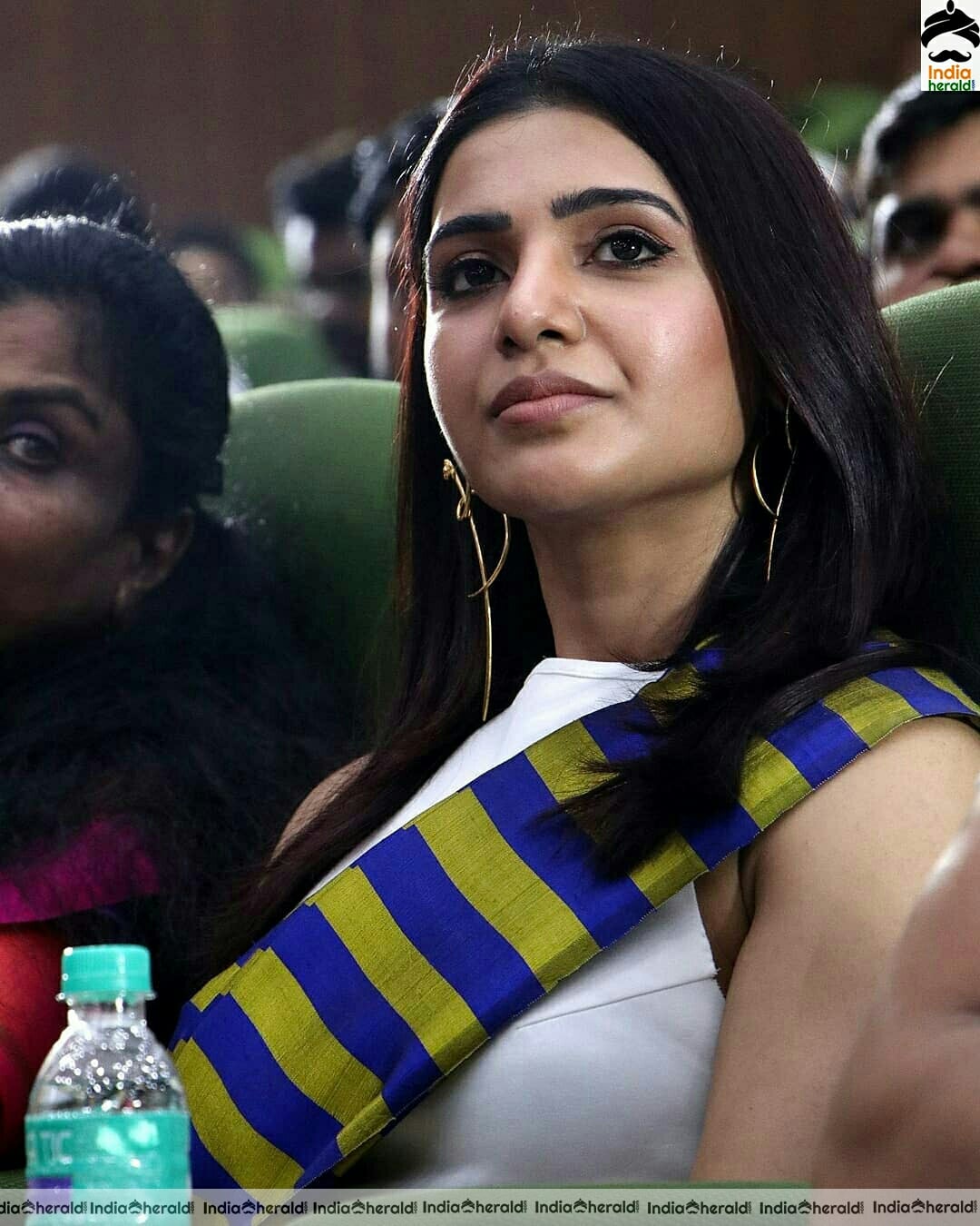 Samantha shows her frown face during a public event