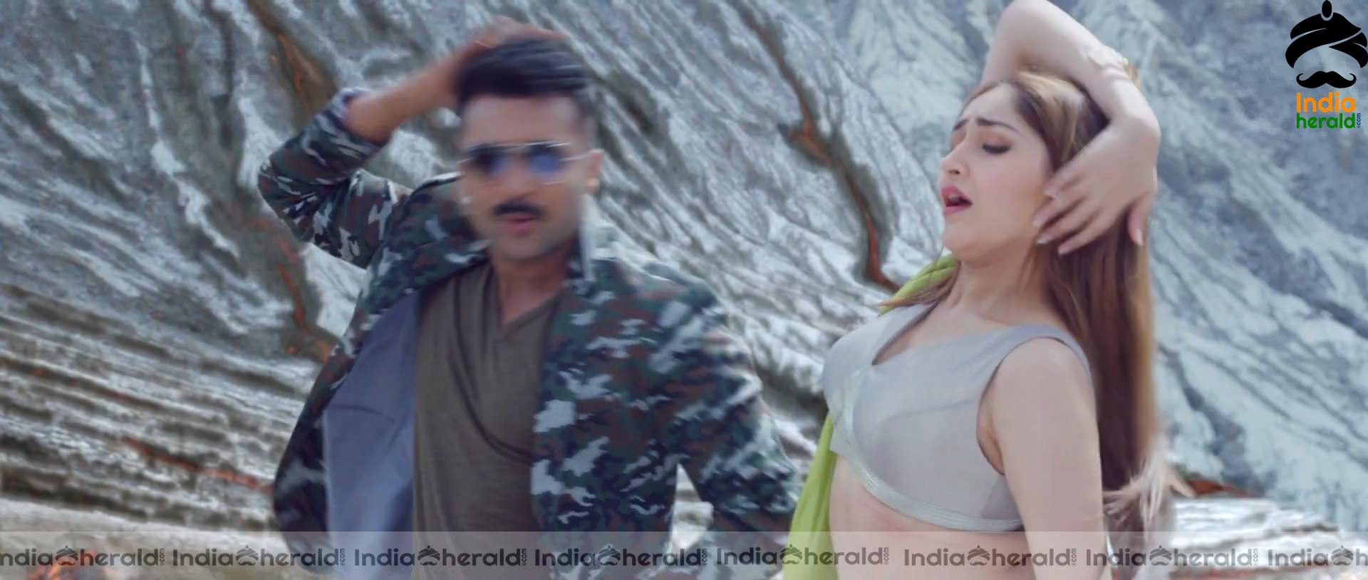 Sayyeshaa Saigal Unseen Hot Stills from Kaapaan Set 5