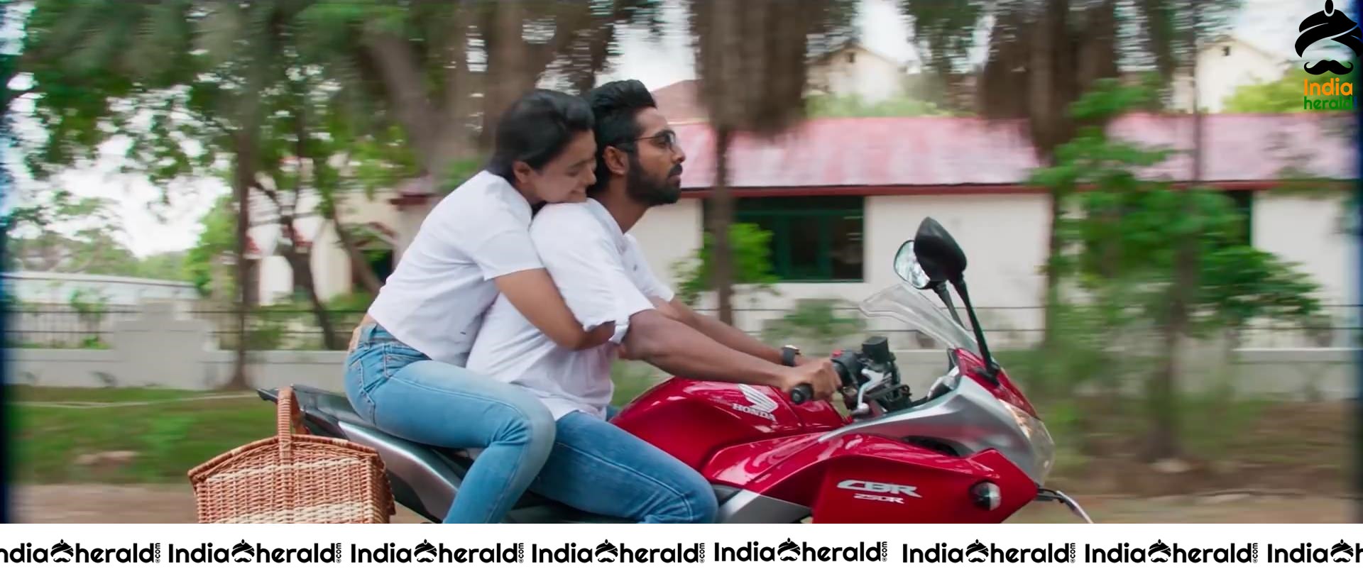 Shalini Pandey Hot Photos From 100 Percent Kaadhal Movie Se