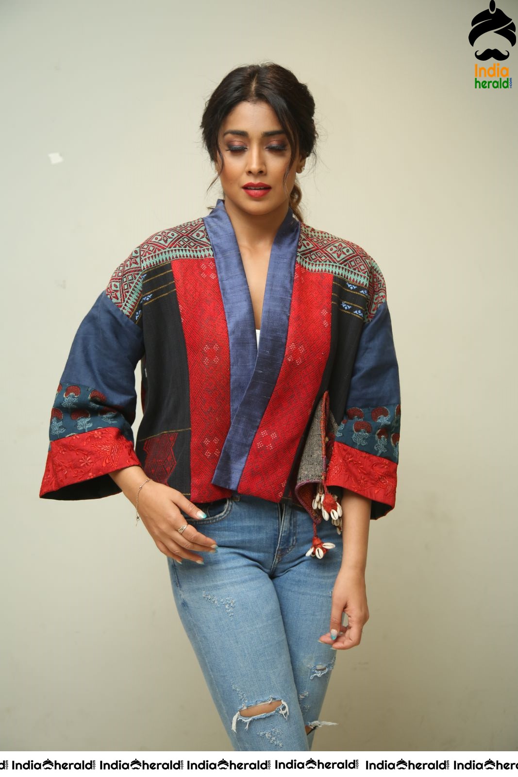 Shriya is Drop Dead Gorgeous in these Latest Photos