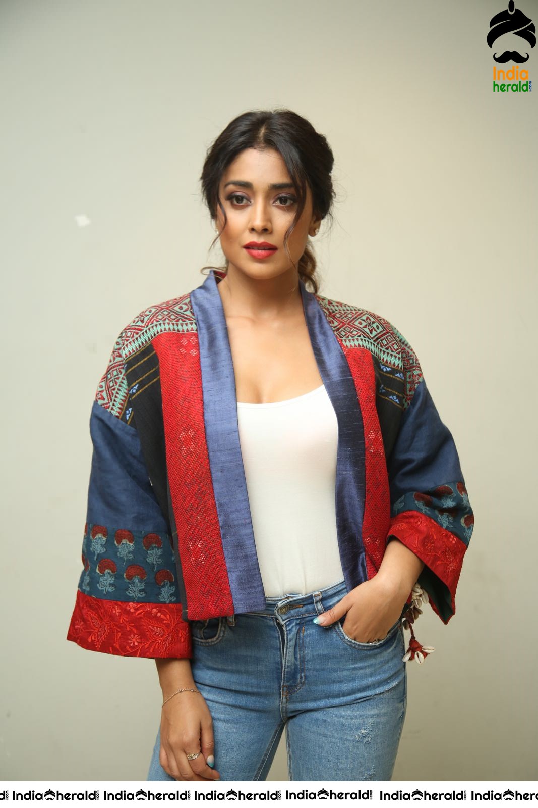 Shriya is Drop Dead Gorgeous in these Latest Photos
