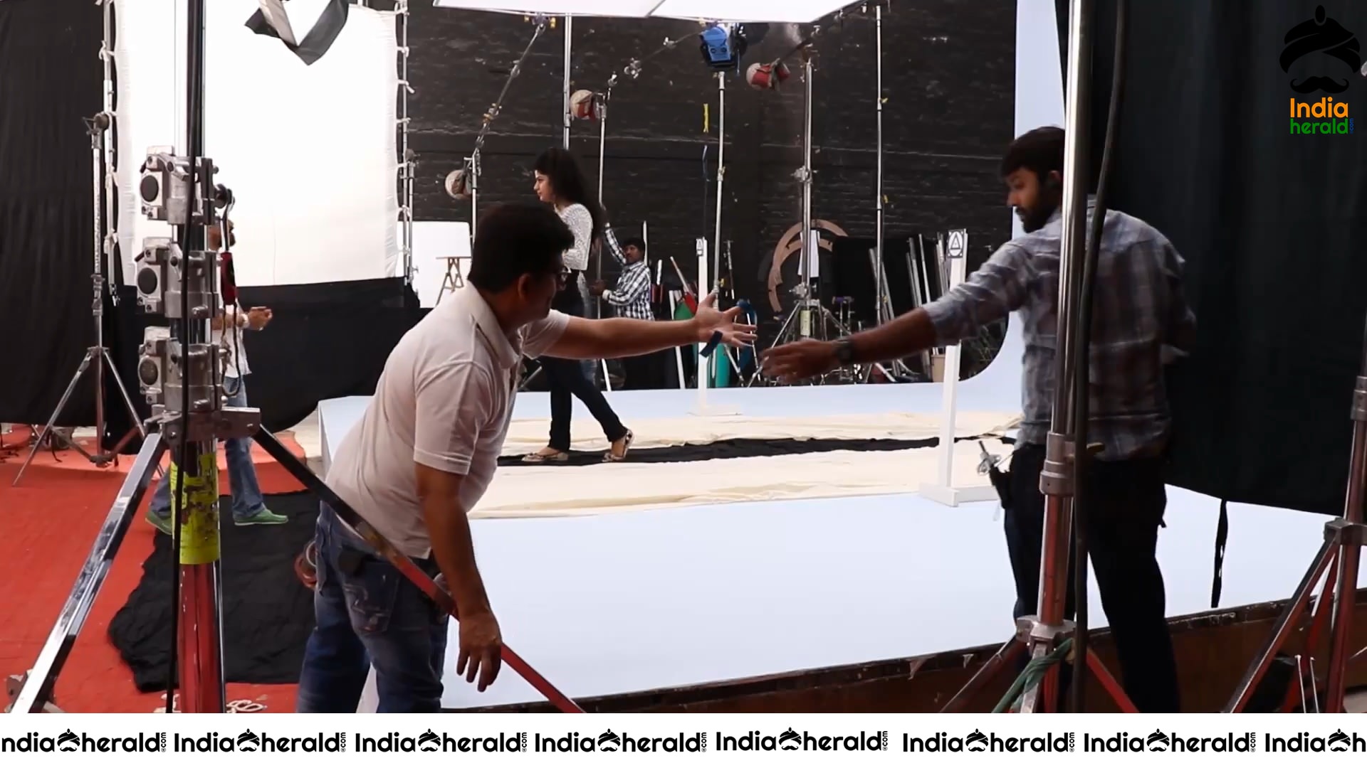 Shruti Haasan Hot BTS Photos During Ad Shoot Set 1