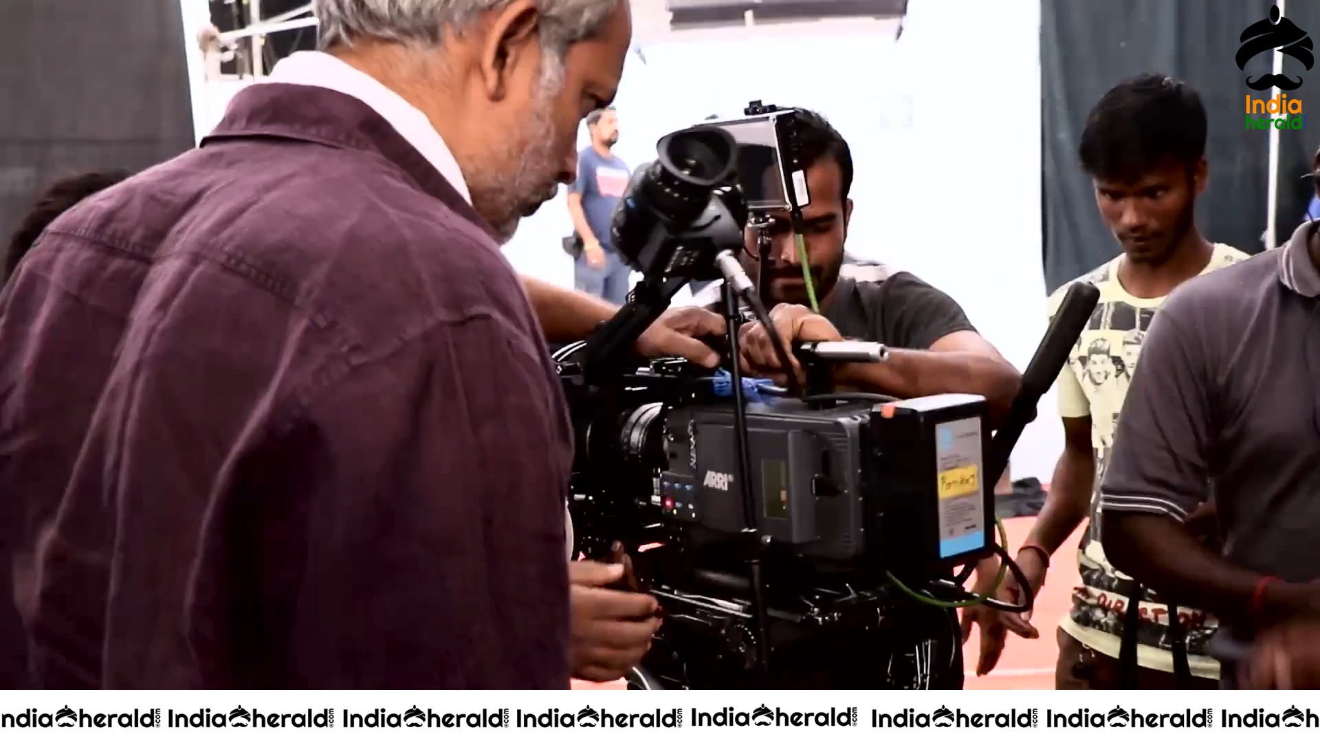 Shruti Haasan Hot BTS Photos During Ad Shoot Set 1