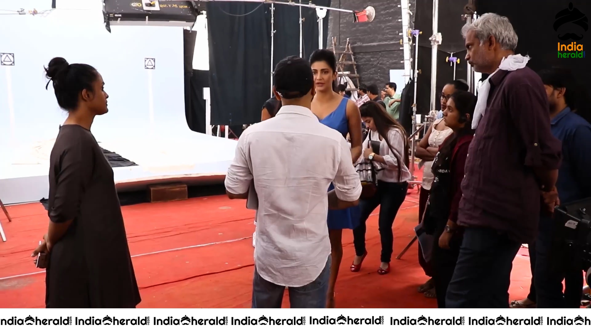 Shruti Haasan Hot BTS Photos During Ad Shoot Set 2