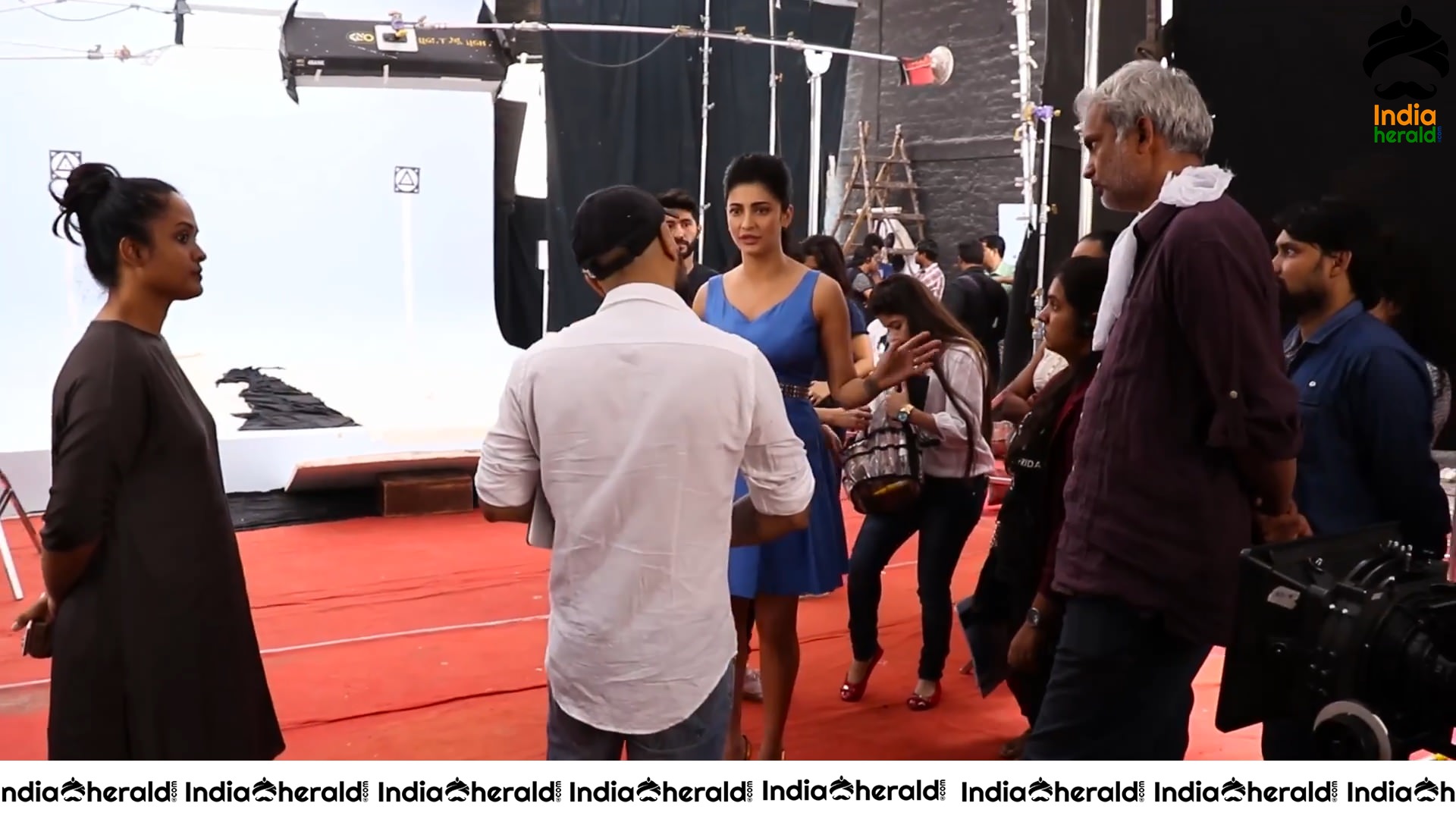 Shruti Haasan Hot BTS Photos During Ad Shoot Set 2