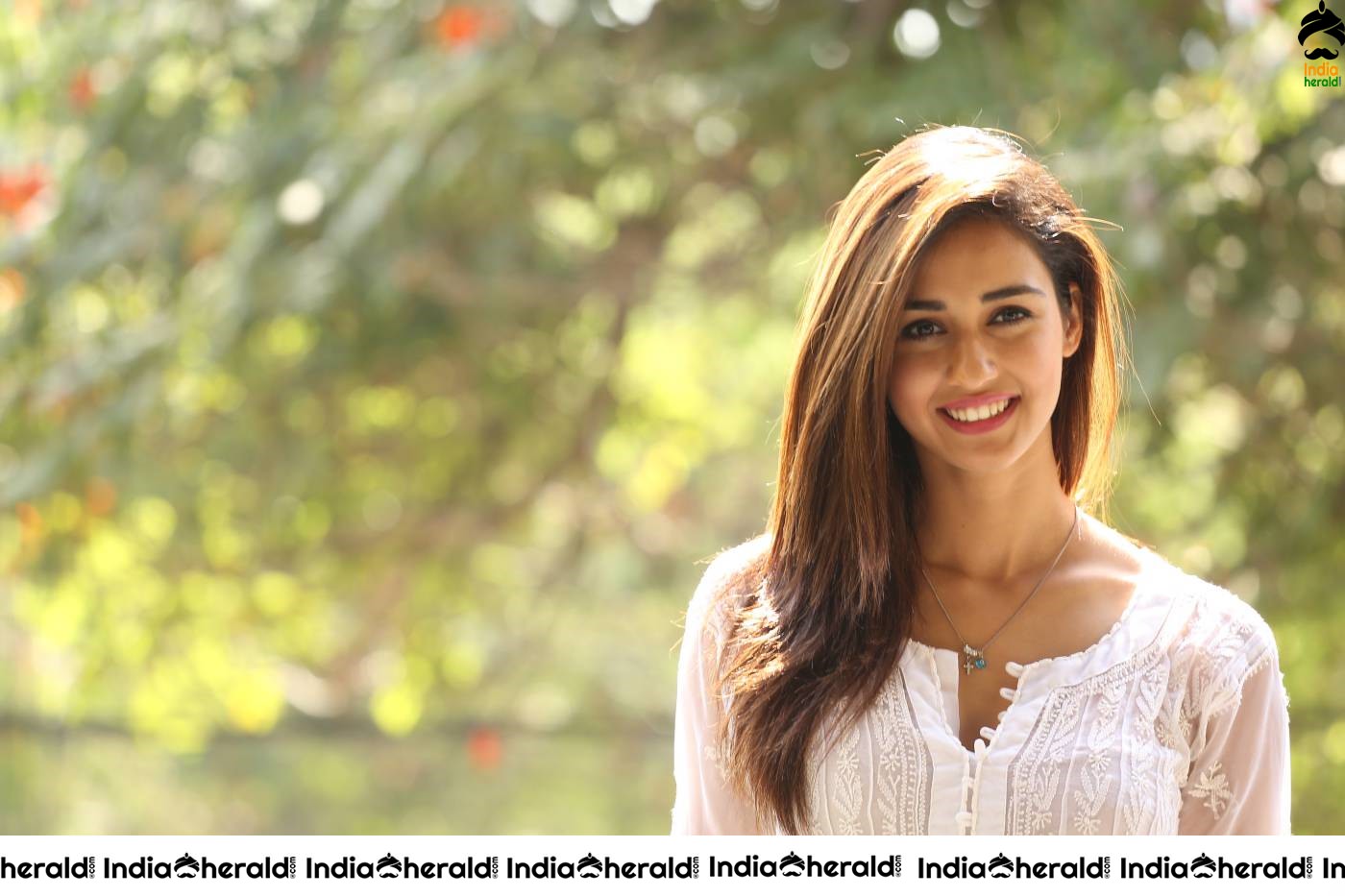 Slim and Sexy Waist Beauty Disha Patani in a revealing Whit