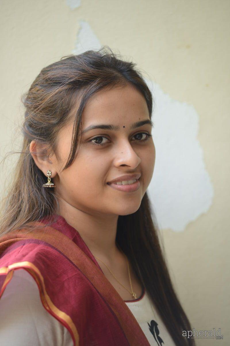 Sri Divya Beautiful Pics