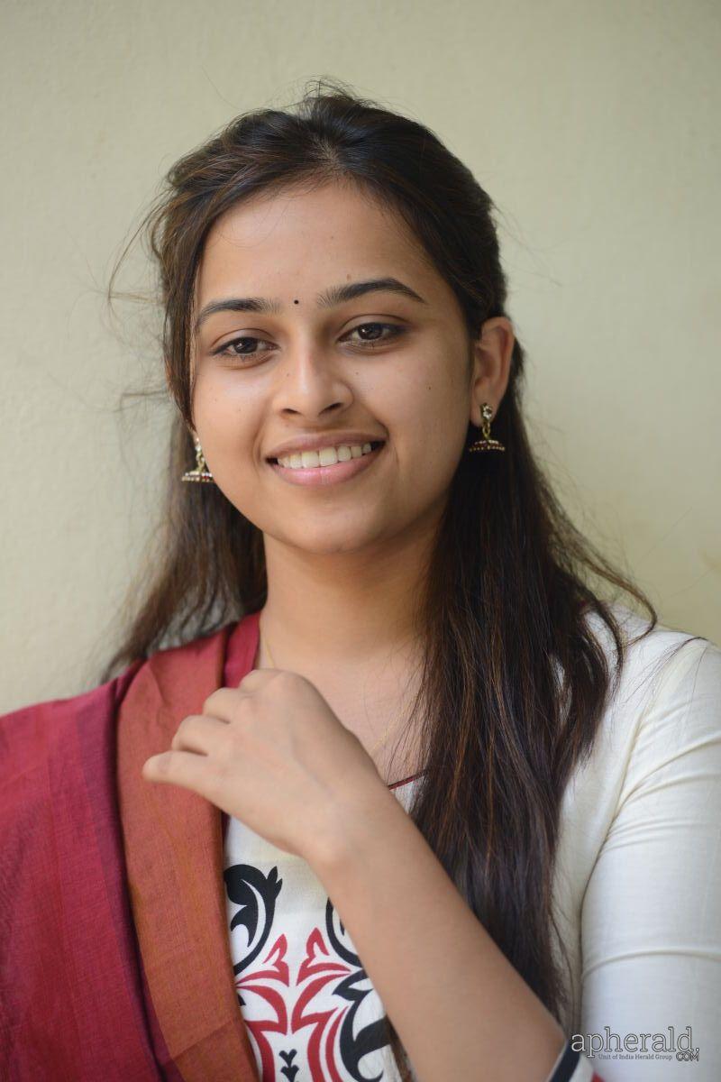 Sri Divya Beautiful Pics
