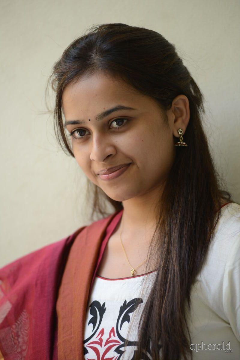 Sri Divya Beautiful Pics