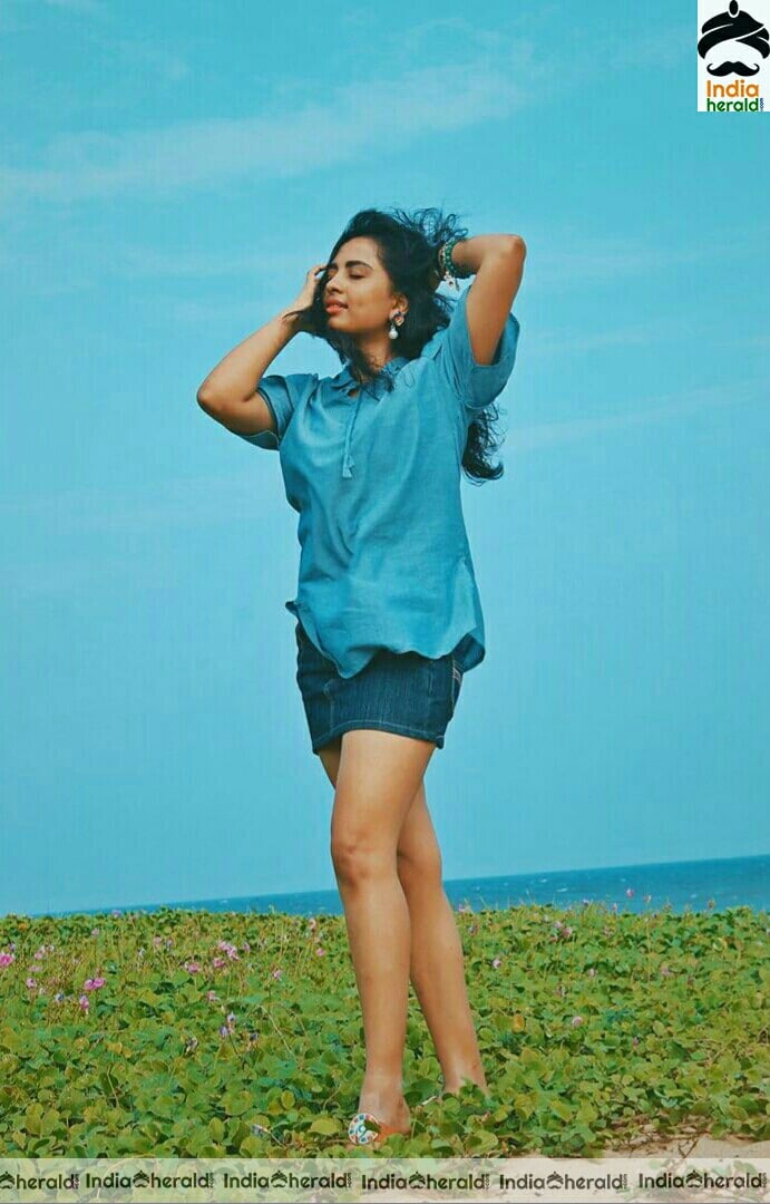 Srushti dange hot thundering thigh show