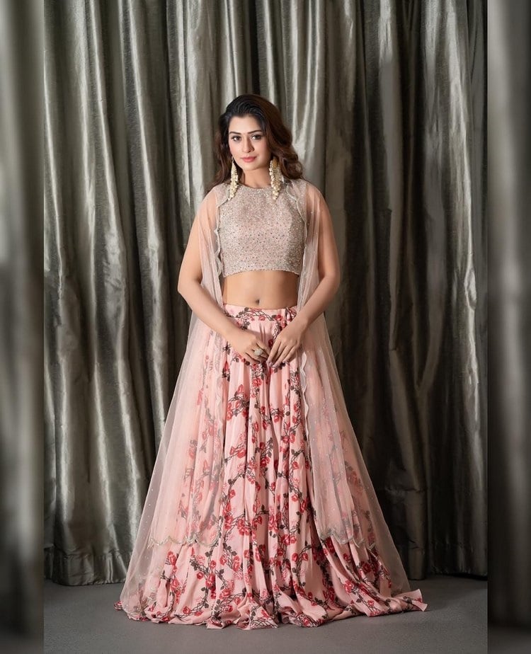 Stunning Payal Rajput Shows Off Her Sexy Curves