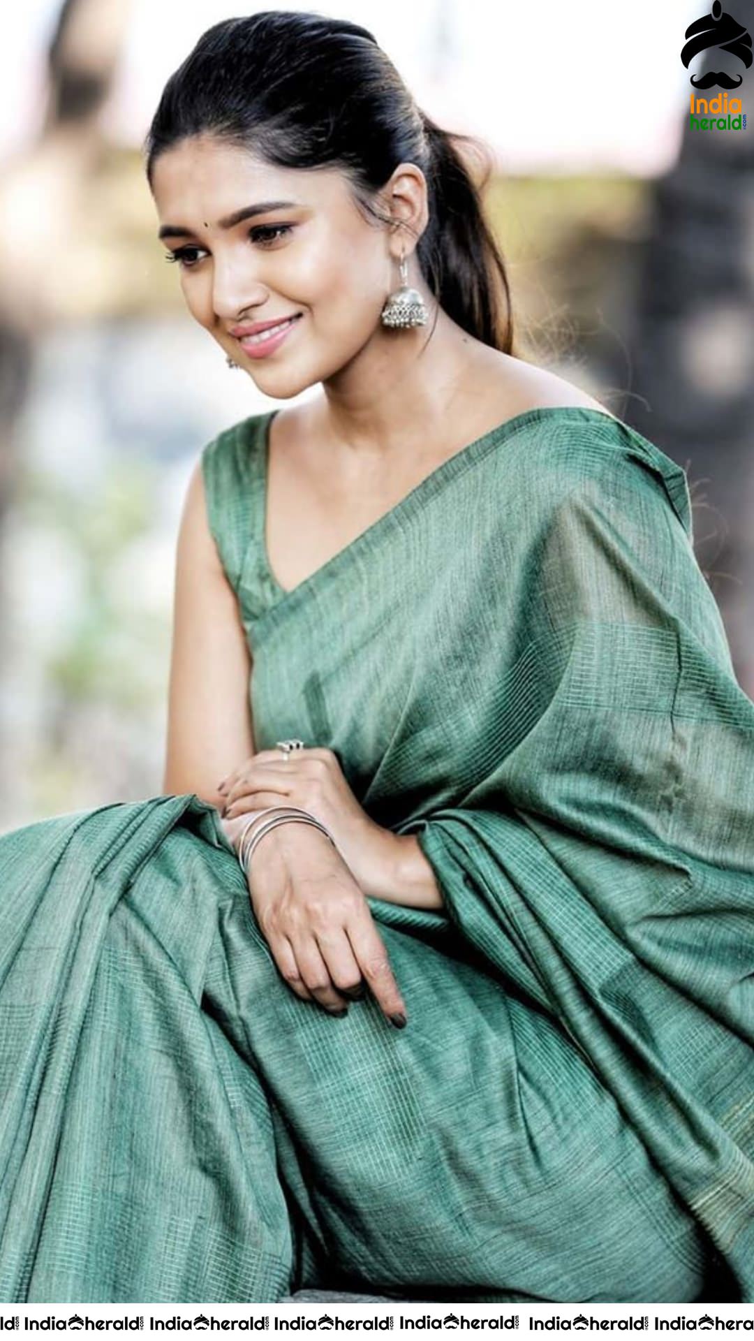 Vani bhojan Latest Hot Mesmerizing Photos