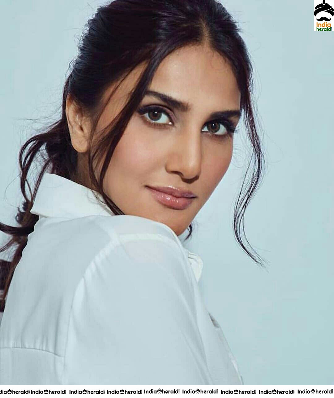 Vani Kapoor Looking Sexy And Spicy In These Stills