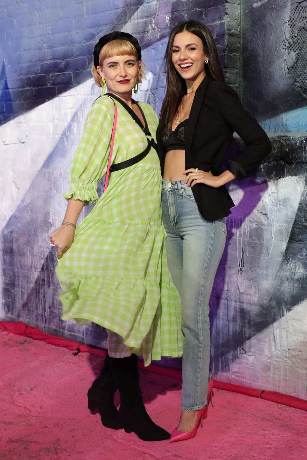 Victoria Justice Spotted In Bra At The Pandora Street Of Lo