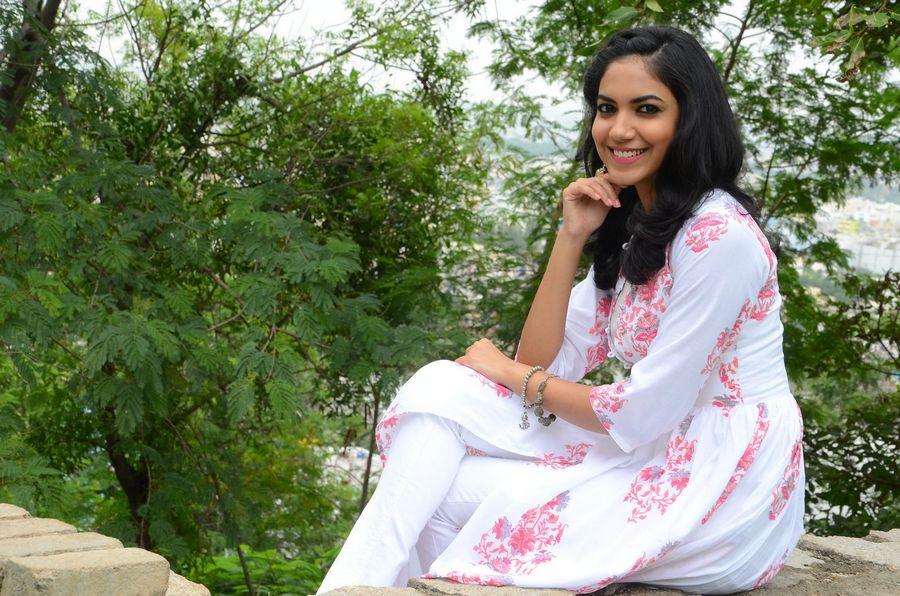 Pelli Chupulu Press Meet Photos