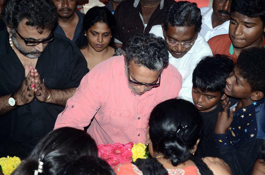 Celebrities pay homage to Actor Kumarimuthu Photos