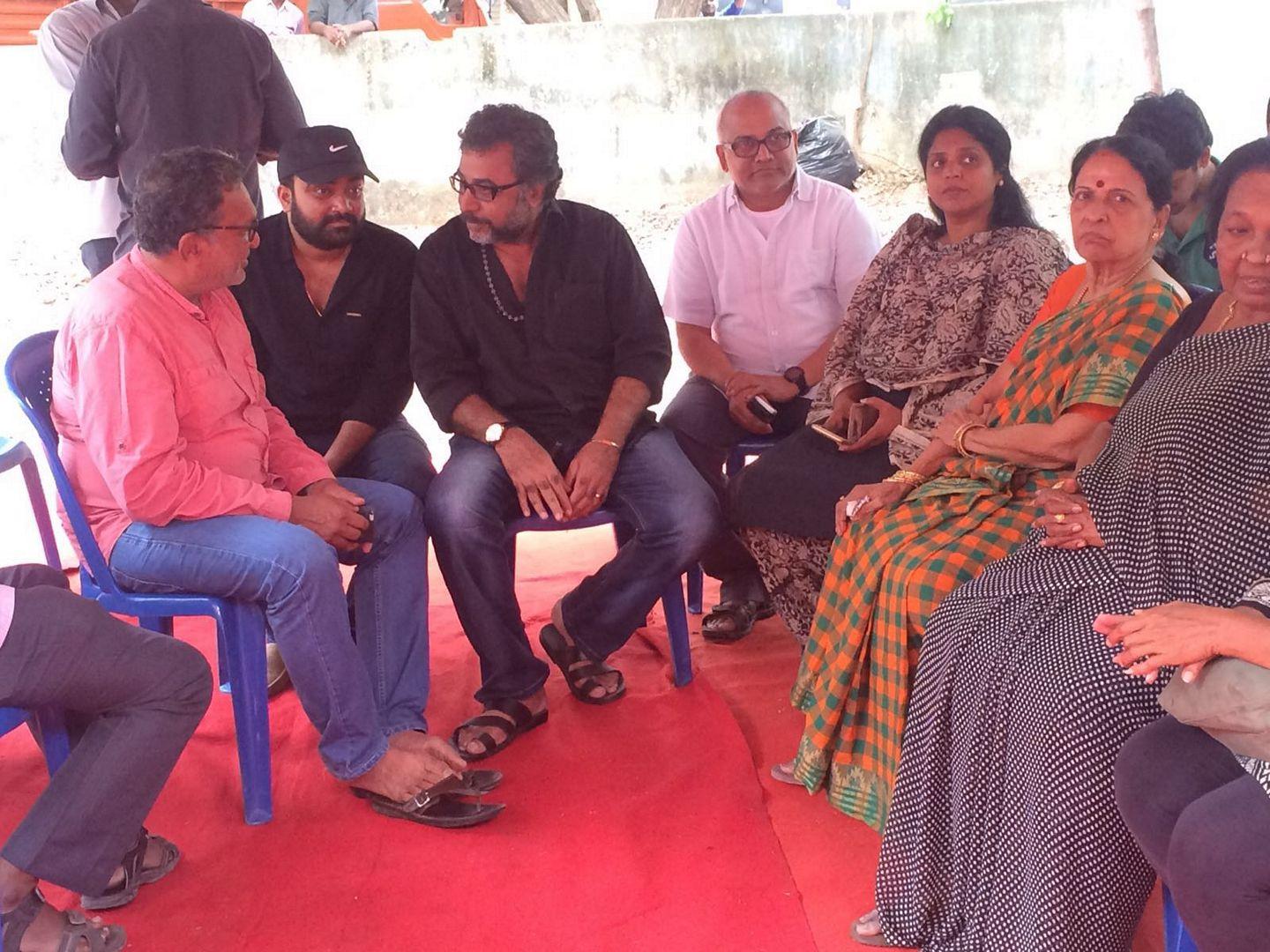 Celebrities pay homage to Actor Kumarimuthu Photos