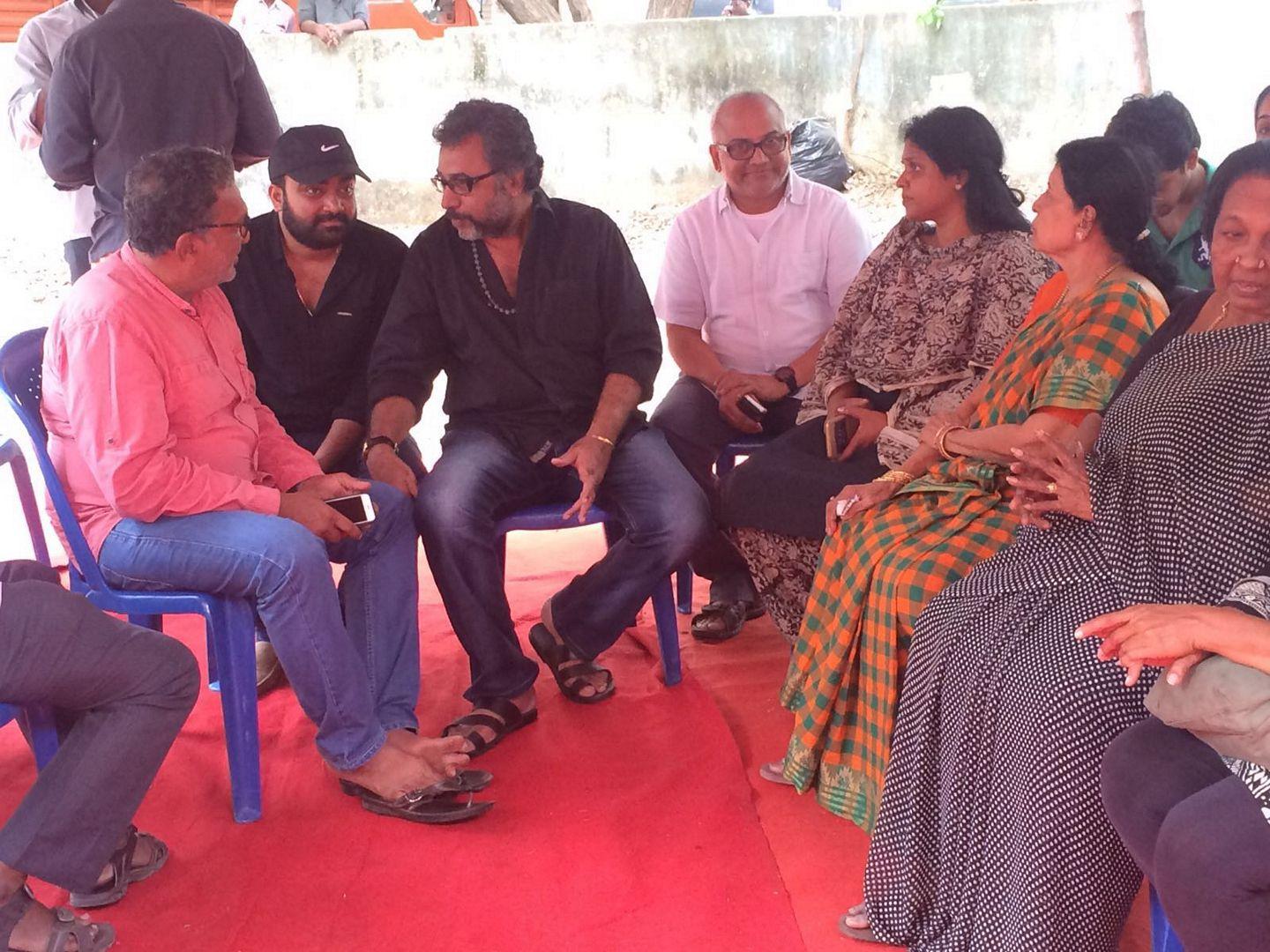 Celebrities pay homage to Actor Kumarimuthu Photos