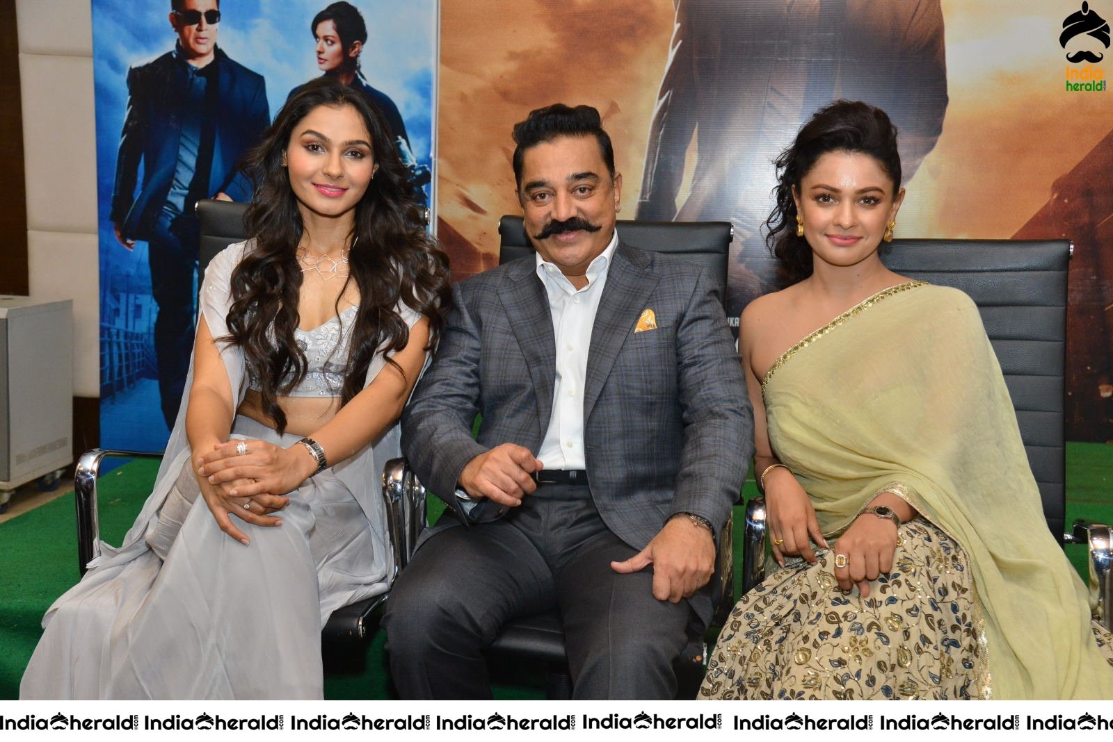 Hot Andrea and Pooja Kumar in Vishwaroopam Movie Throwback