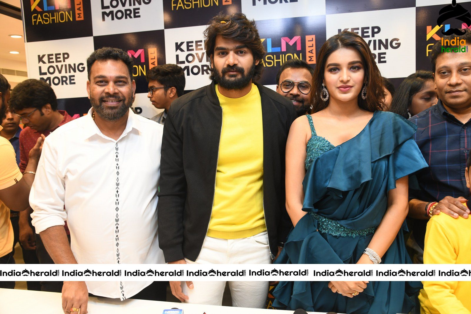 Nidhhi Agerwal launch KLM Shopping mall at Secunderabad Set