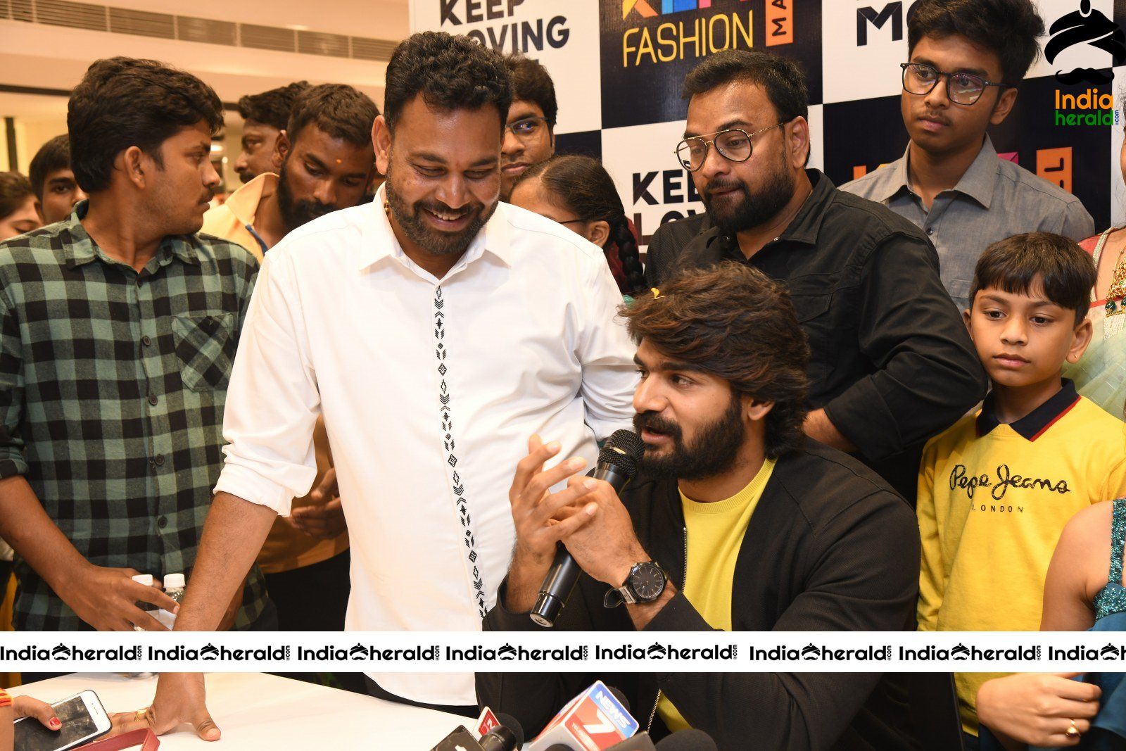 Nidhhi Agerwal launch KLM Shopping mall at Secunderabad Set