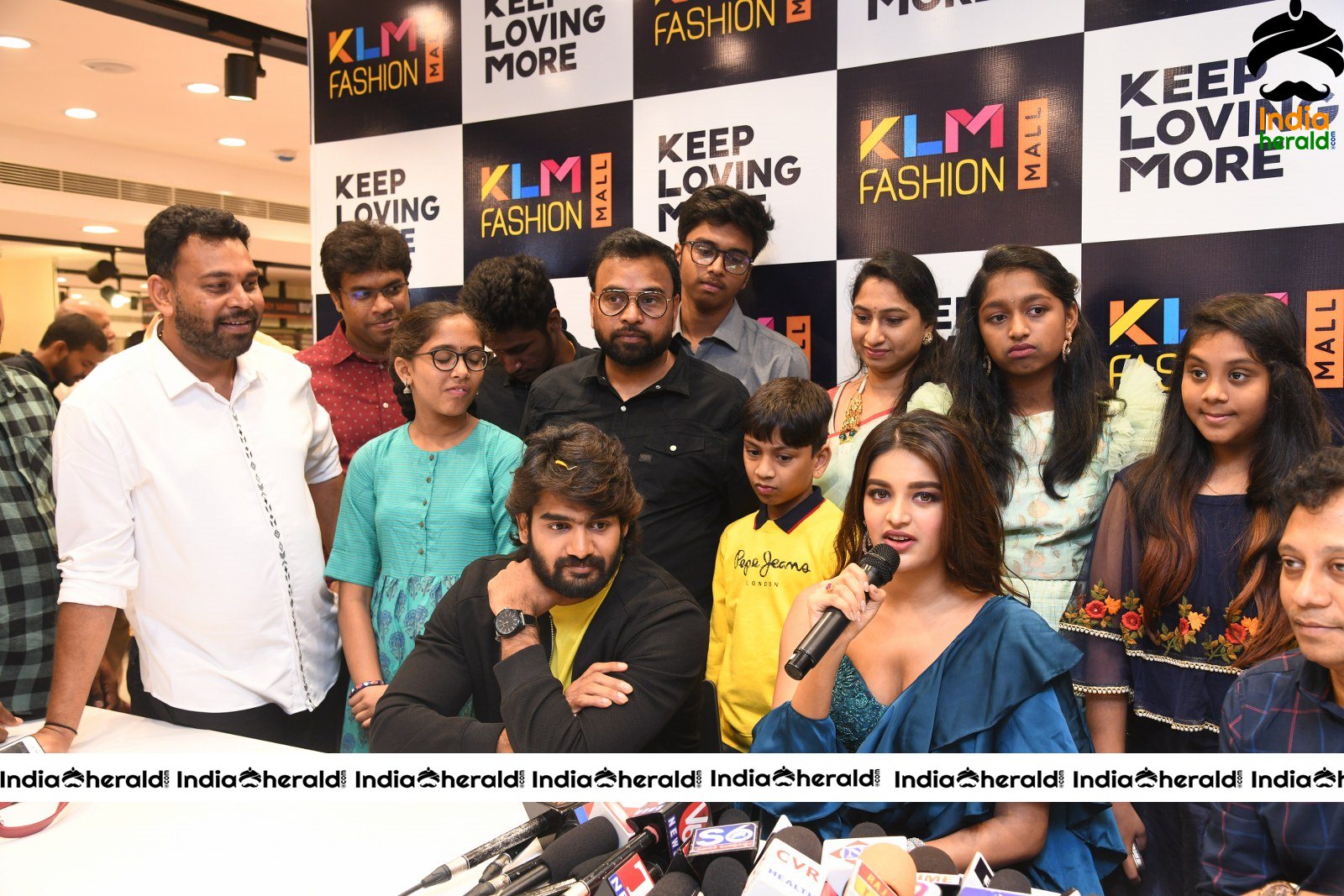 Nidhhi Agerwal launch KLM Shopping mall at Secunderabad Set