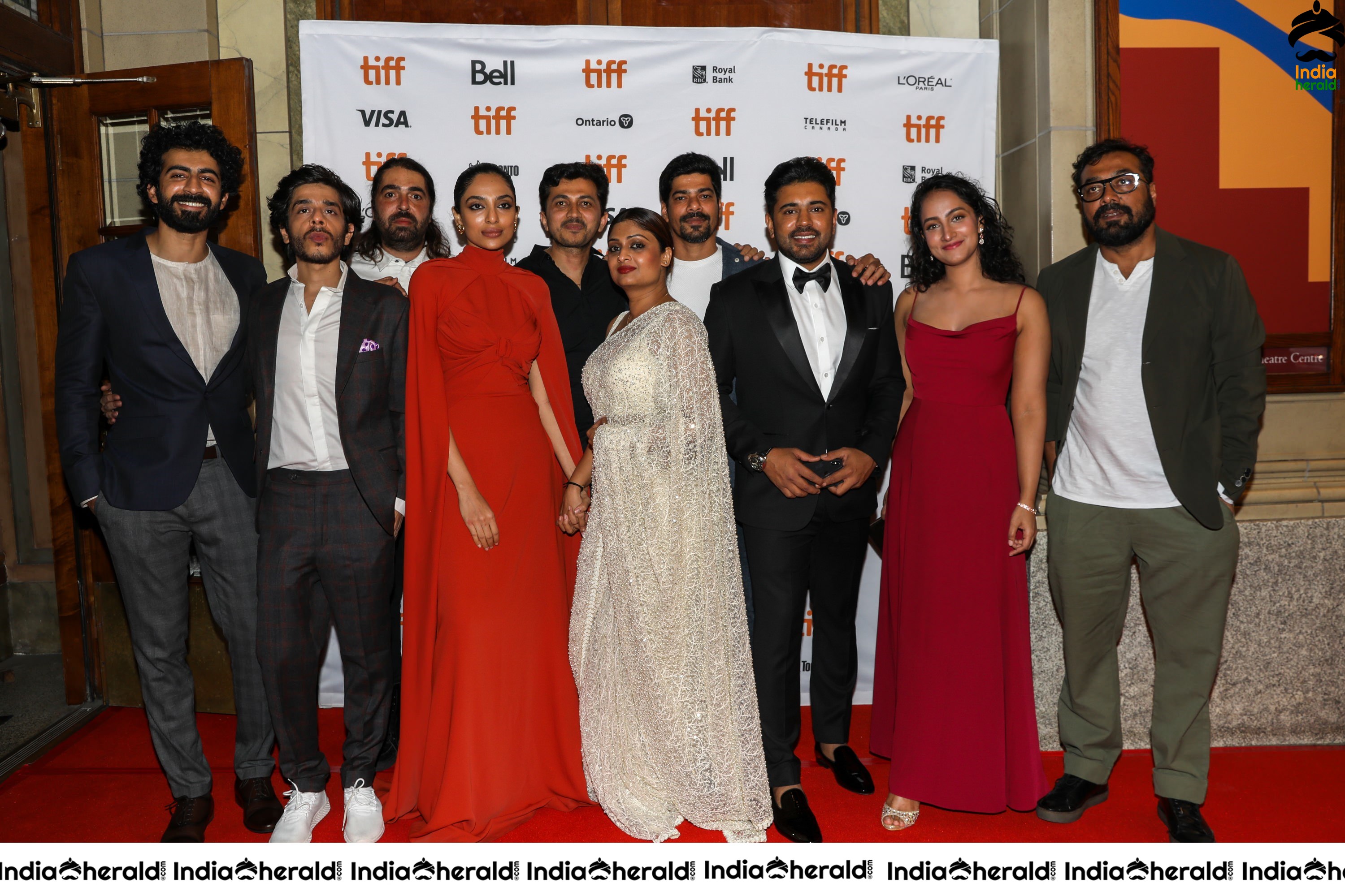 Photos From The World Premiere Of MOOTHON Set 2