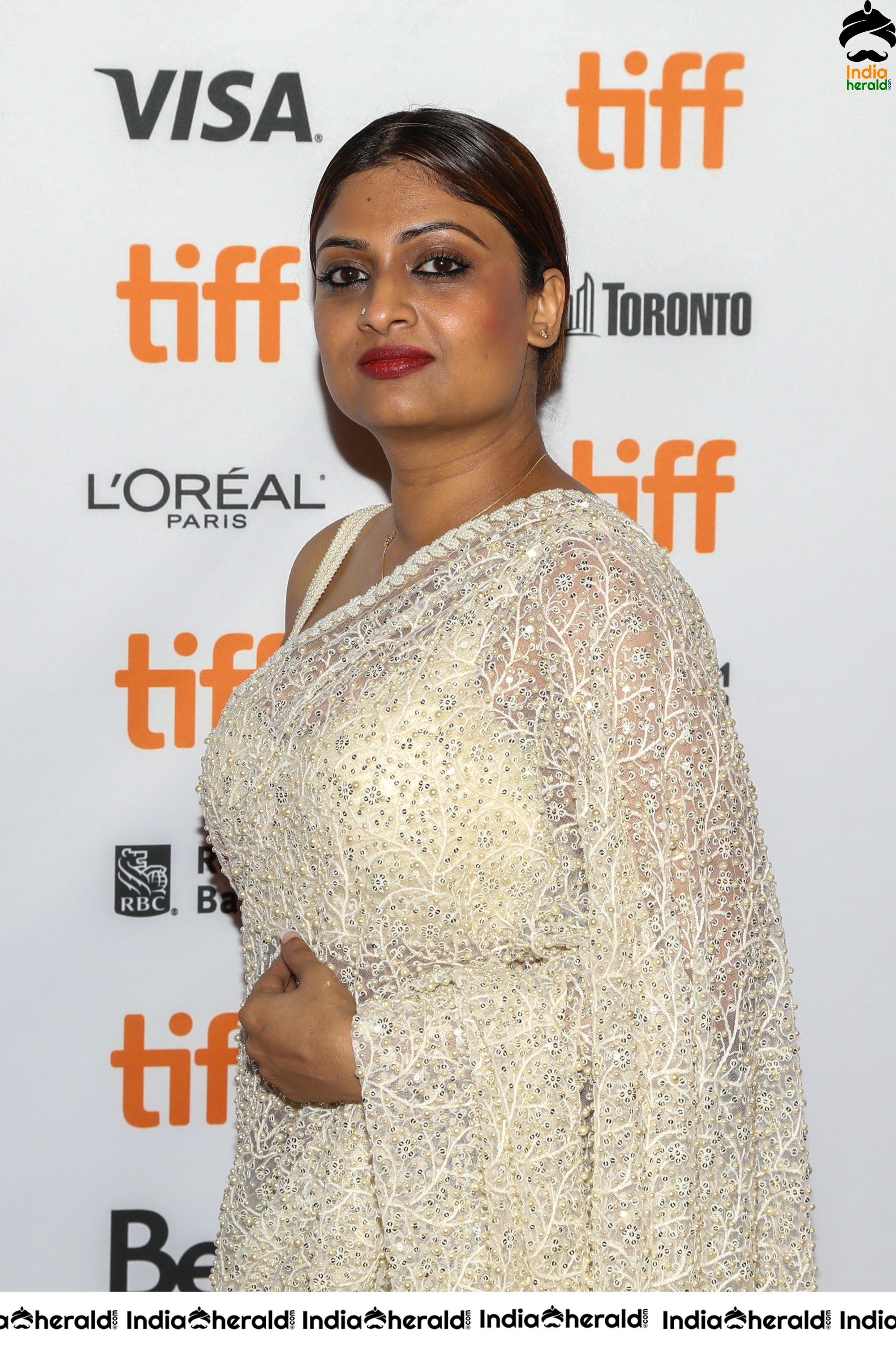 Photos From The World Premiere Of MOOTHON Set 2