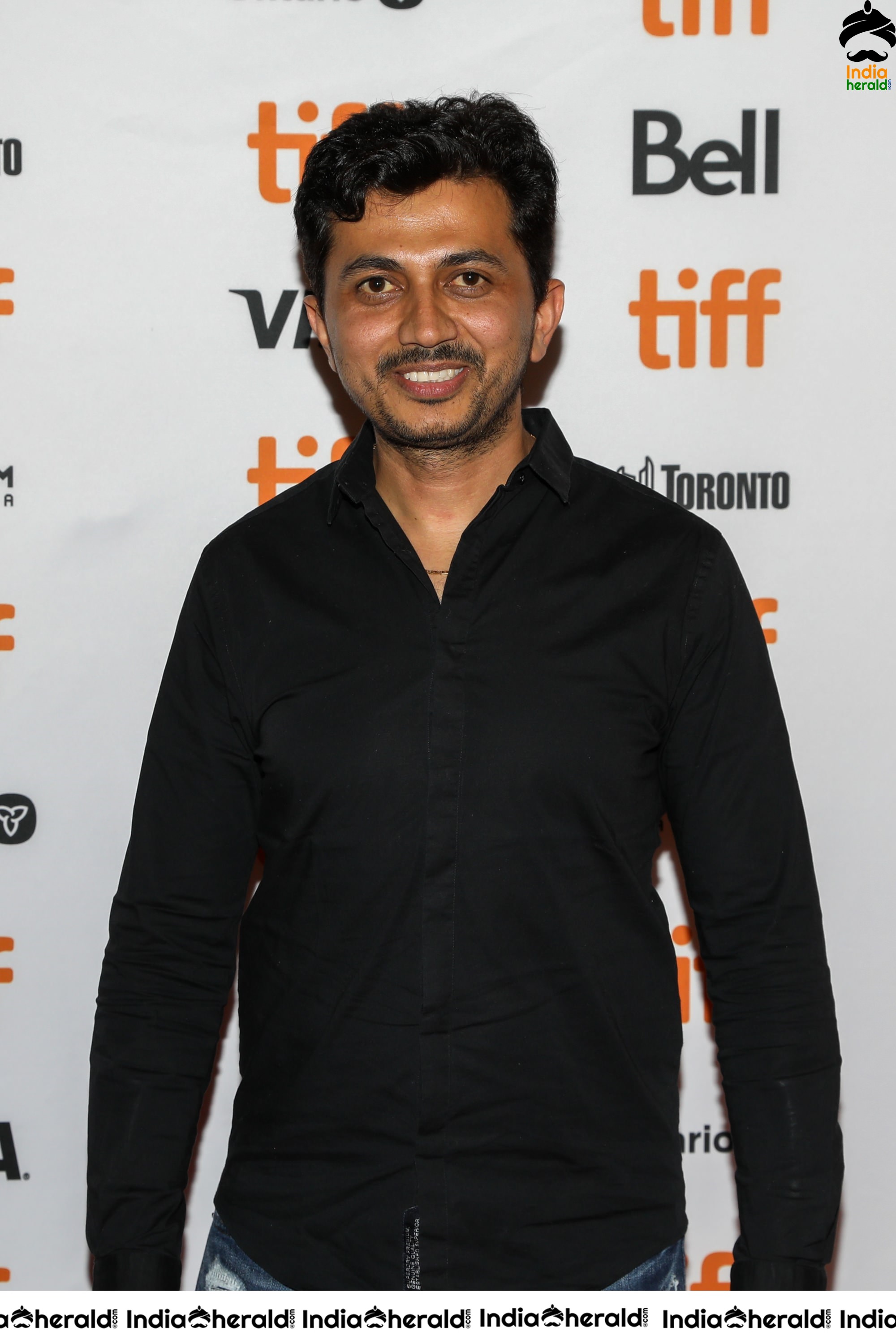 Photos From The World Premiere Of MOOTHON Set 2