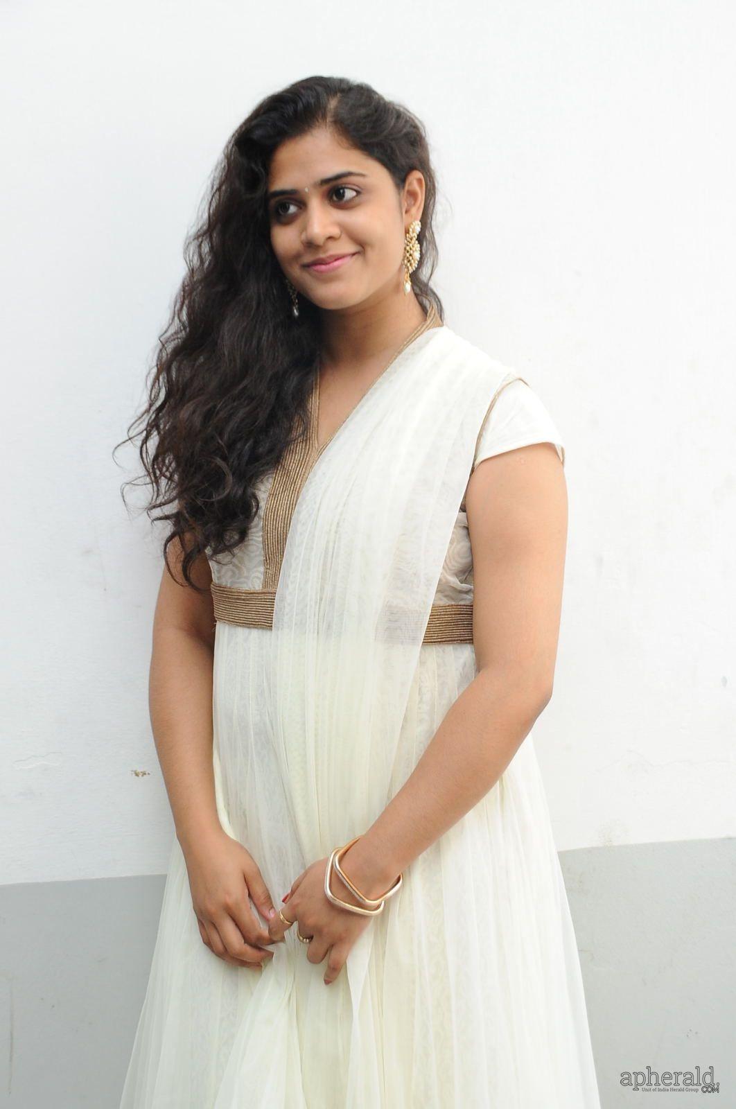 Sahasam Seyara Dimbhaka Platinum Pics