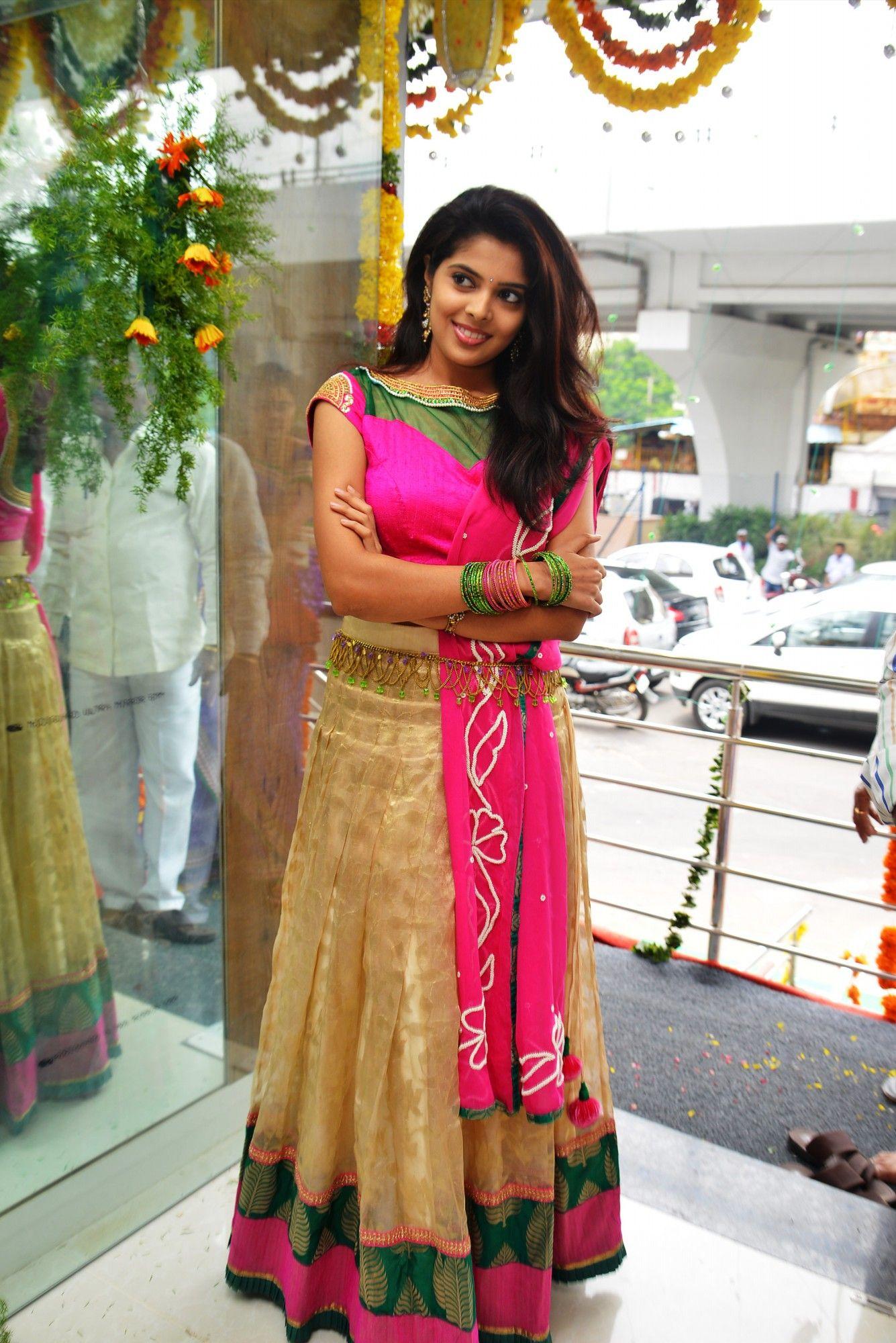 Shravya Launches Sri Avanthi Silks at Hyderabad Shravya Launches Sri Avanthi Silks at Hyderabad
