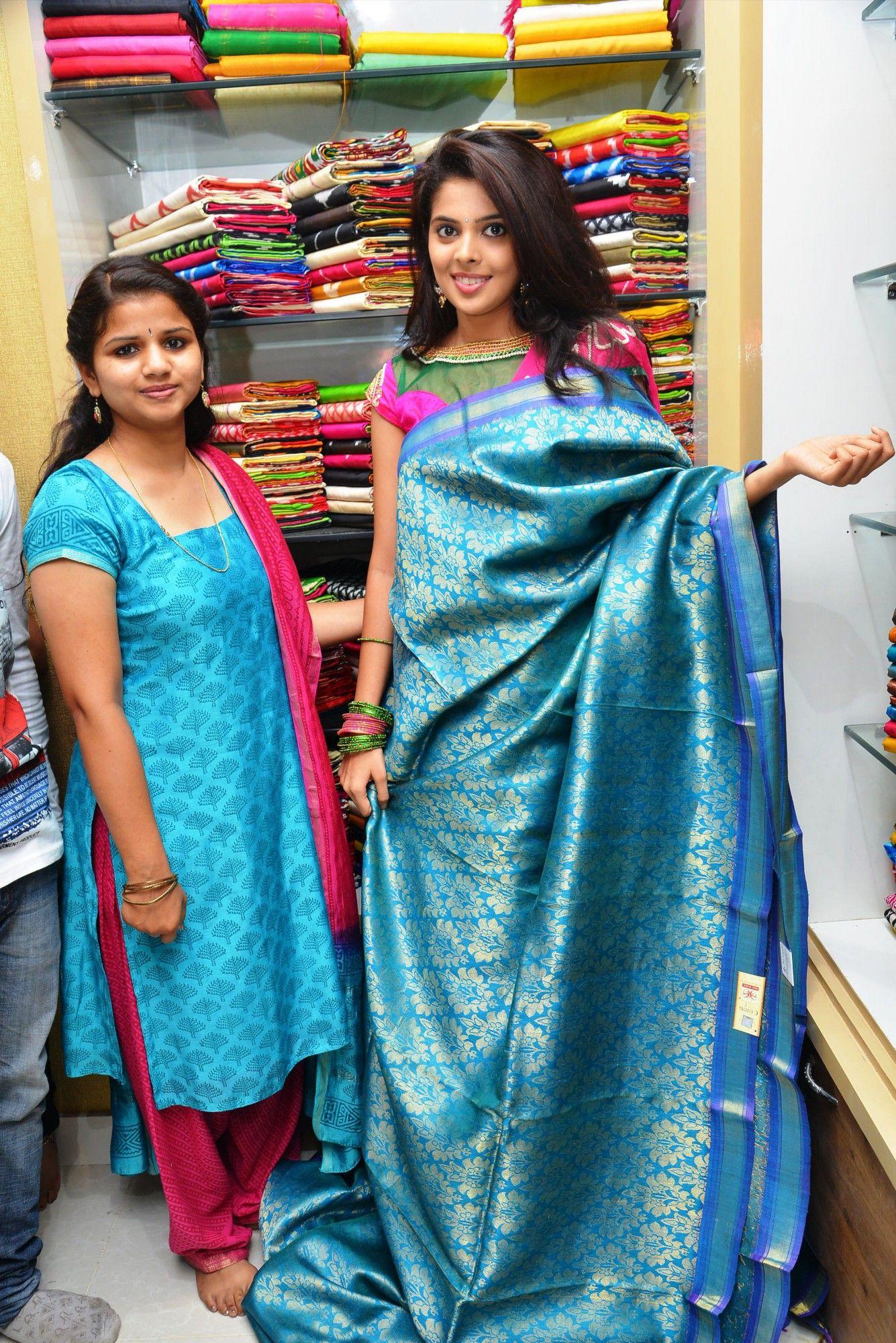 Shravya Launches Sri Avanthi Silks at Hyderabad Shravya Launches Sri Avanthi Silks at Hyderabad
