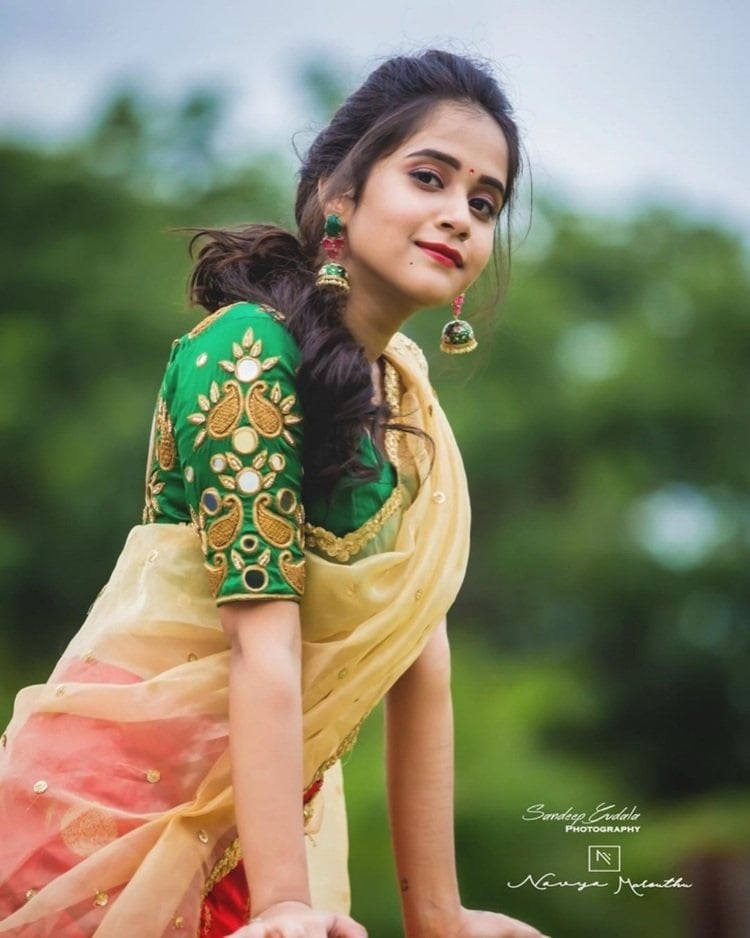 Deepthi Sunaina Mesmerizes In Half Saree Photoshoot