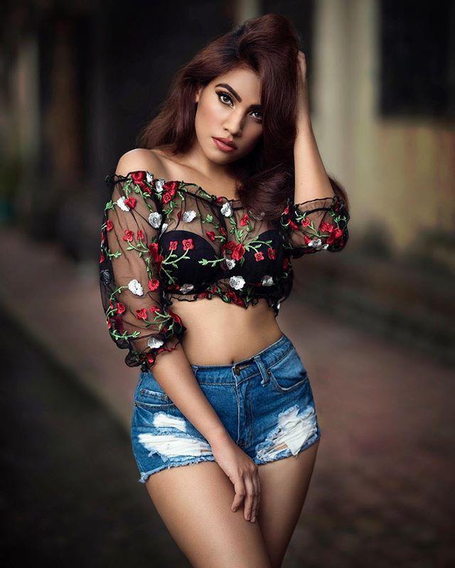 50+ Hot & Sizzling Pics of Mumbai Model Purbasha Das