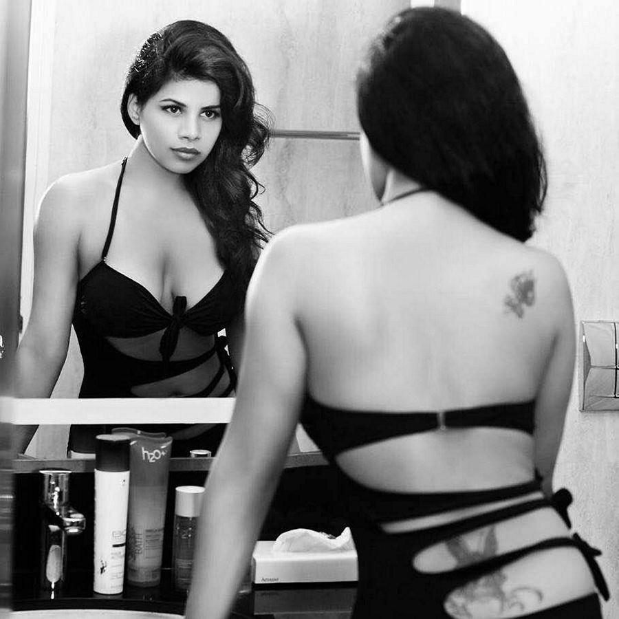 Actress Sumann Latest Hot And Spicy Topless Photos
