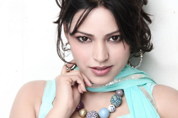 Devshi Khanduri Sizzling Pictures