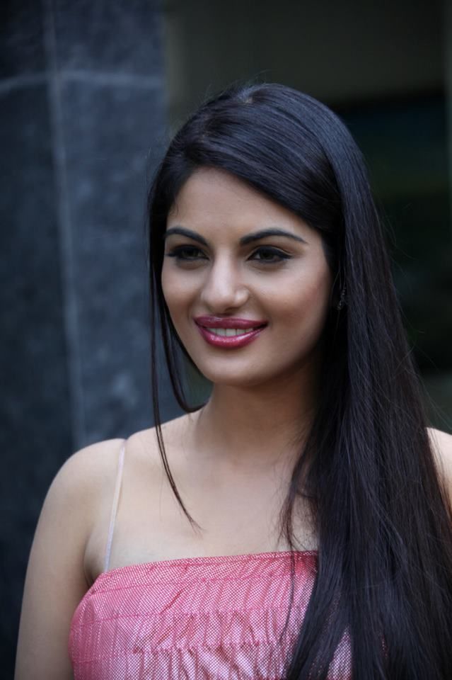 Jinal Pandya Hot Navel Photos