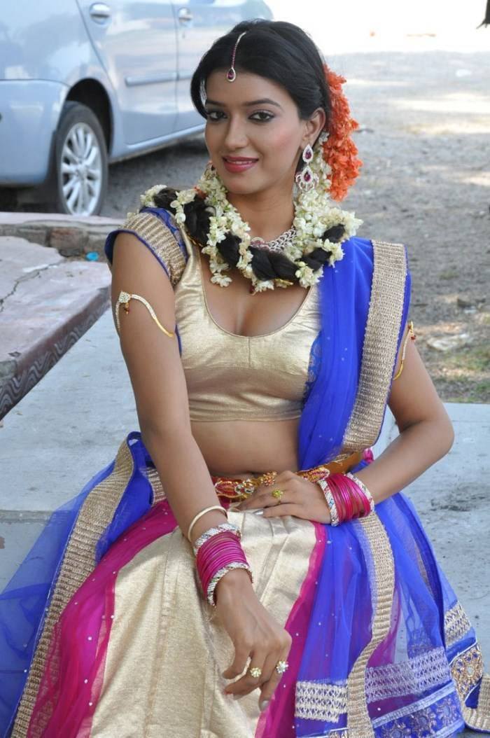 Manisha Singh Hot Navel Stills