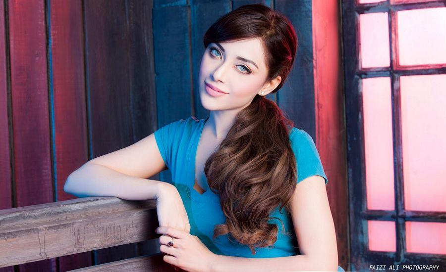 Rogue Heroine Angela Krislinzki Hot Photos