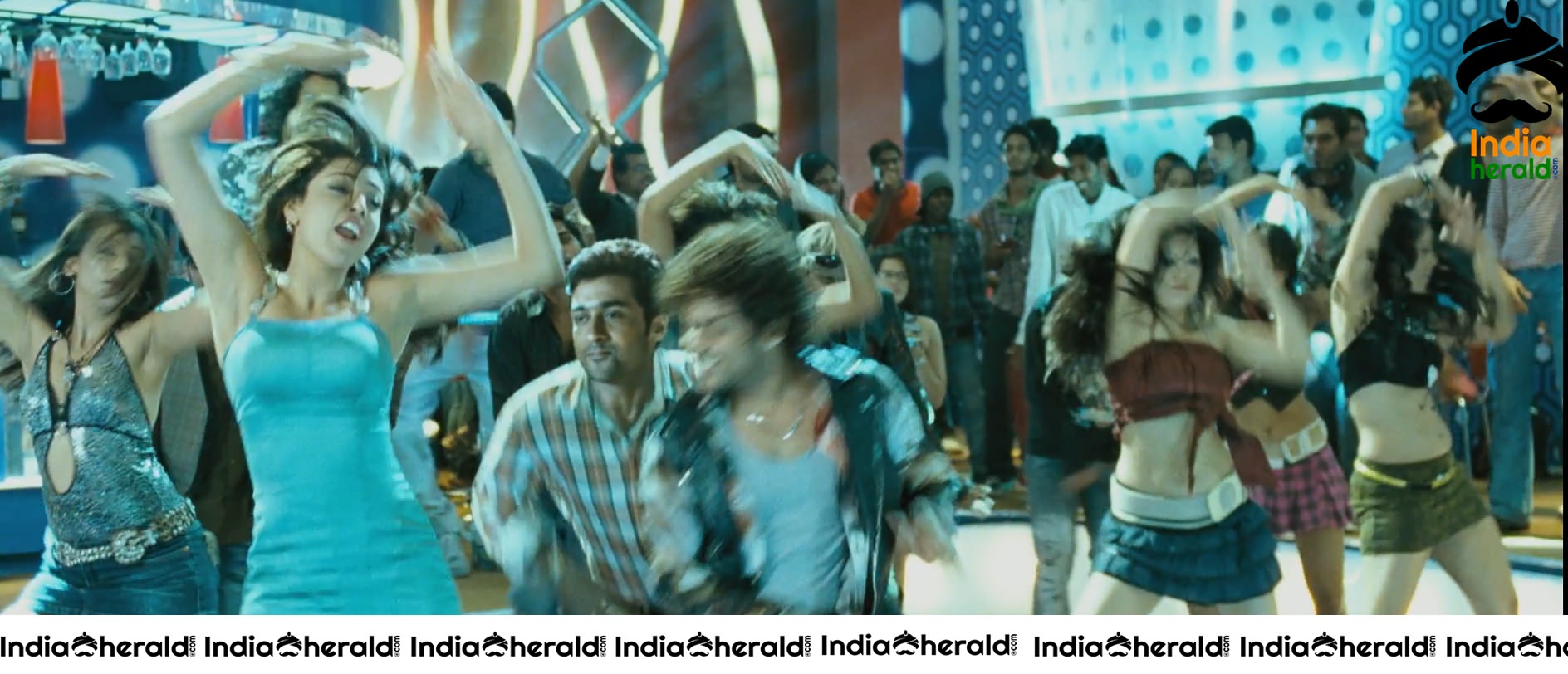 Kajal Aggarwal Shows Her Sexy Structure And Hot Curves set 2