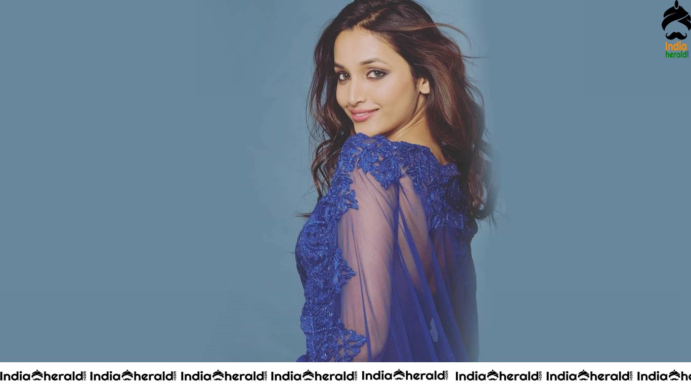 KGF Heroine Srinidhi Shetty Hot Photos Wallpapers Set 2