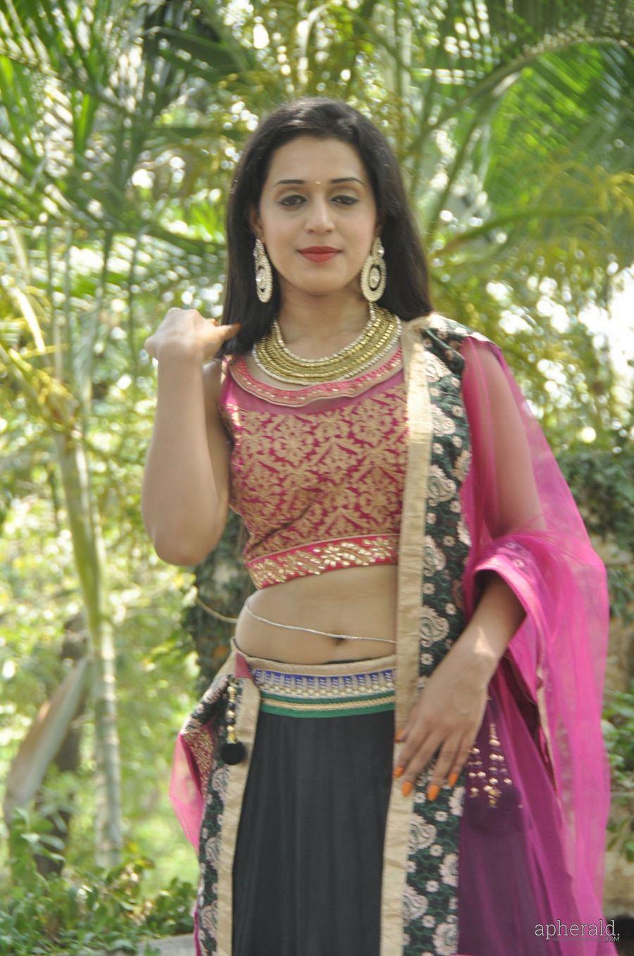 Mohitha Hot Navel photos