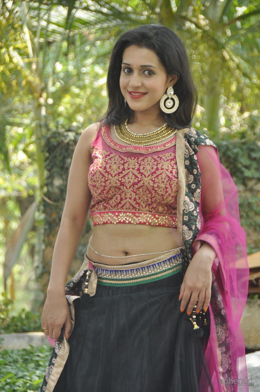 Mohitha Hot Navel photos