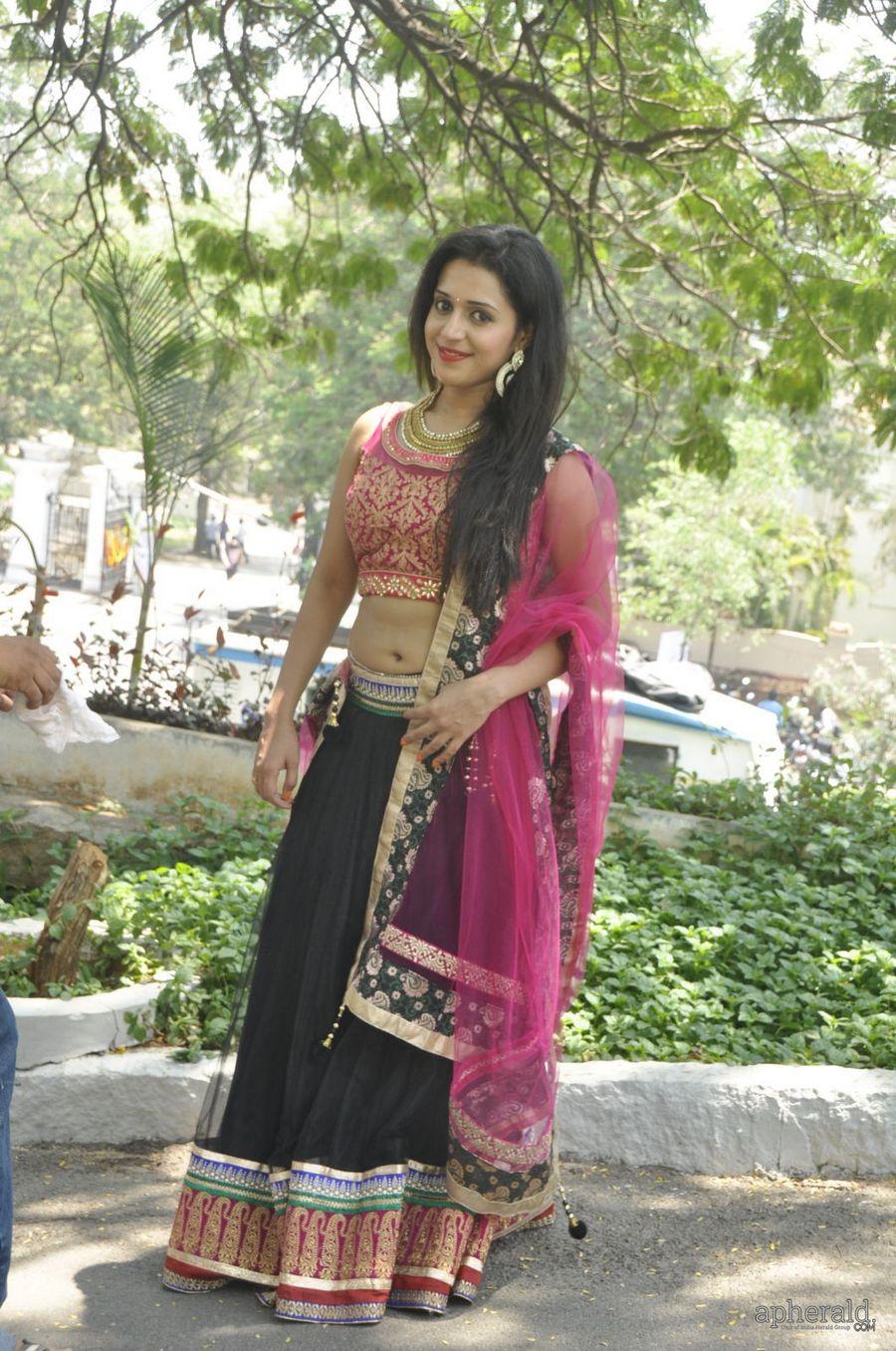 Mohitha Hot Navel photos