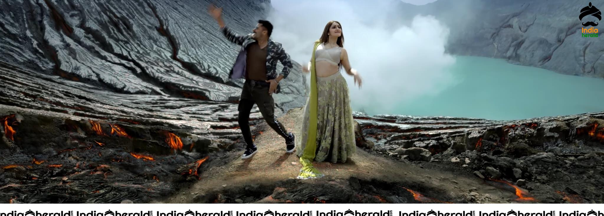 Kaapaan Movie Trailer Hot Photos Set 1