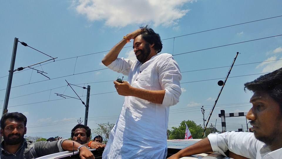 JanaSena Party chief Pawan Kalyan at Settipalli Photos