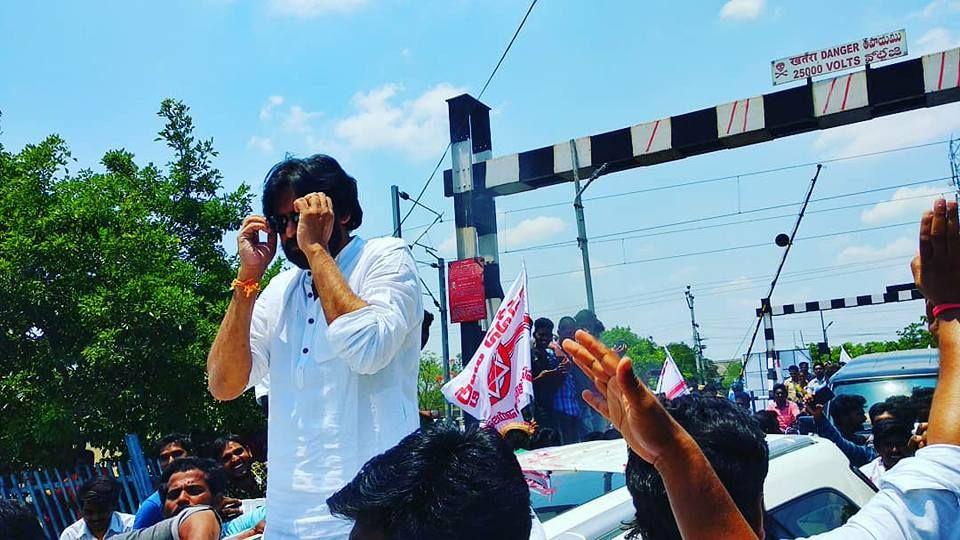 JanaSena Party chief Pawan Kalyan at Settipalli Photos