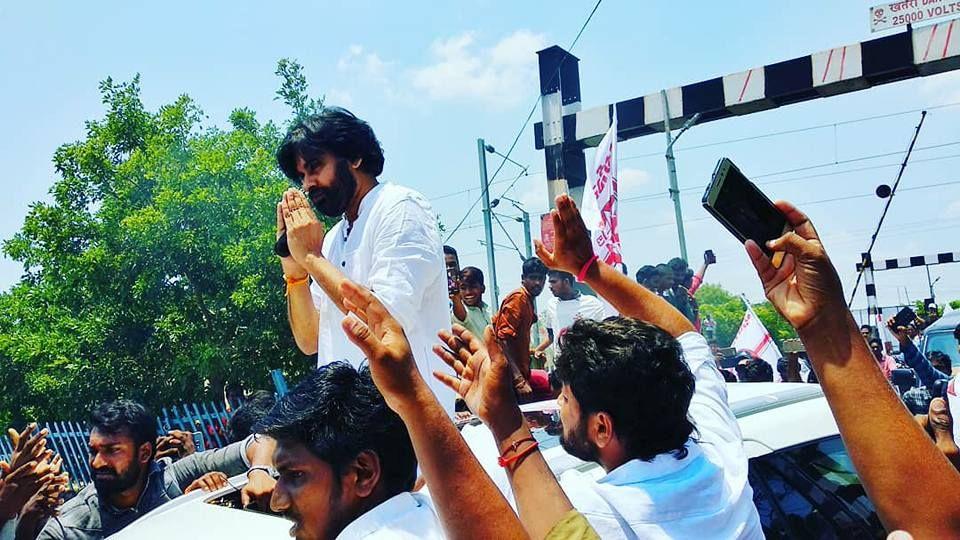 JanaSena Party chief Pawan Kalyan at Settipalli Photos