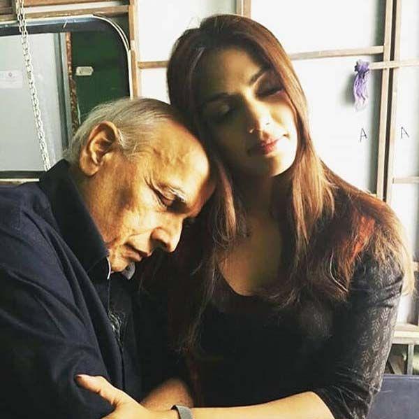 Rhea Chakraborty And Mahesh Bhatt Viral Pictures Photos