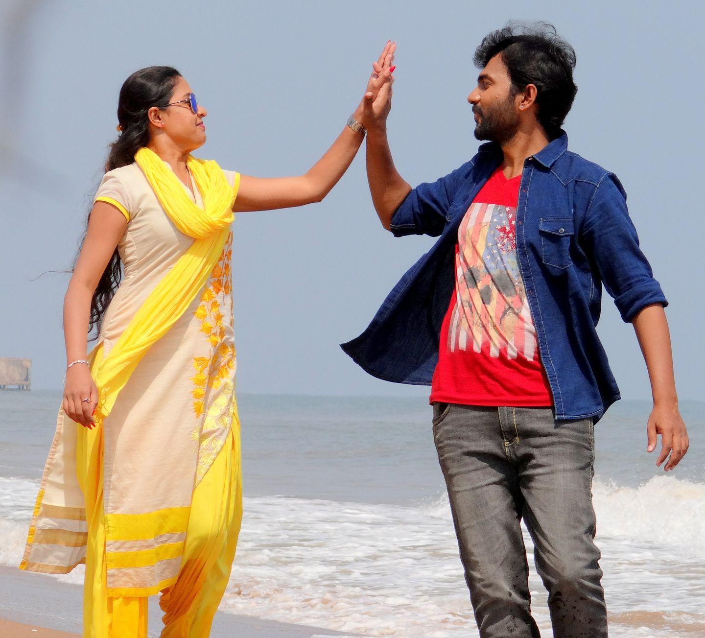 Aavu Puli Madhyalo Prabhas Pelli Movie Stills